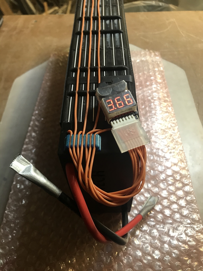 Small BMS connected to balancing connector - Electronics (ESC, remote ...